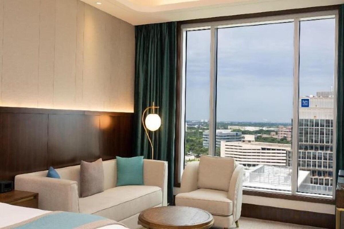 Cosmic Corner Deluxe 1 King One Bedroom Suite