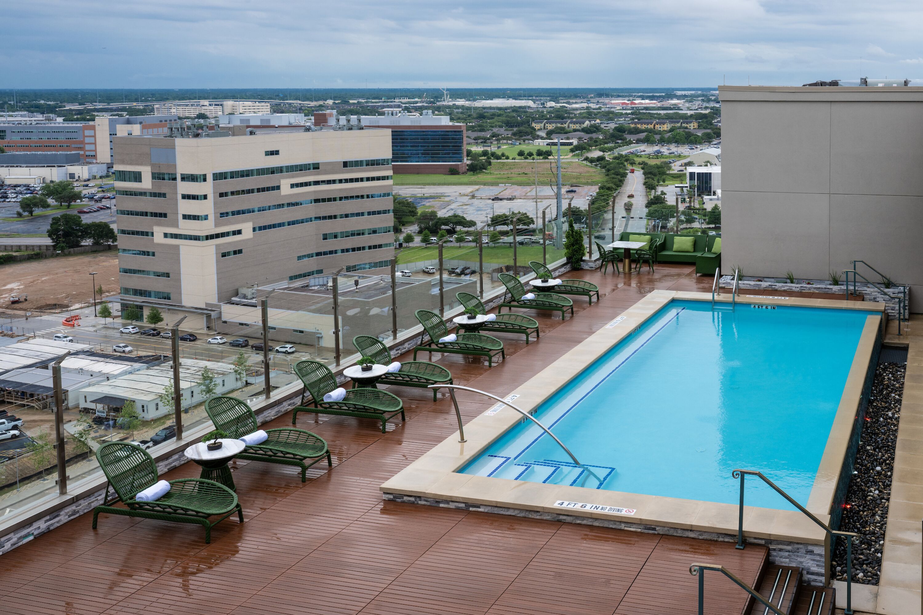 11 Best Hotels With Rooftop Pool In Houston, Texas - Updated 2024 | Trip101