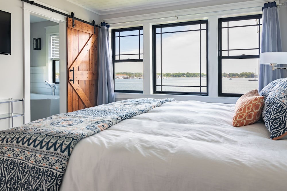Harbor View Landing - The Mystic Waterfront House - Second Floor Only - Mystic, CT