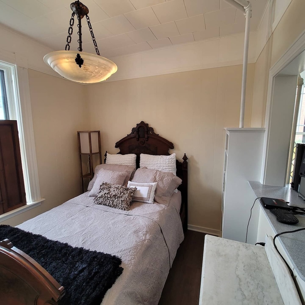 Cozy Suite For 2, Kitchenette, Ground Floor Private Entrance, Centre Liverpool. - ノバスコシア州