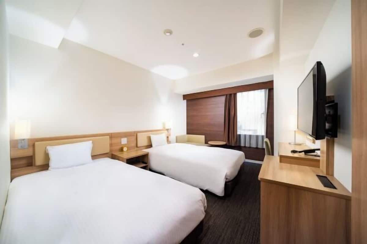 Cofres nos quartos, escrivaninha, cortinas blackout, Wi-Fi de cortesia