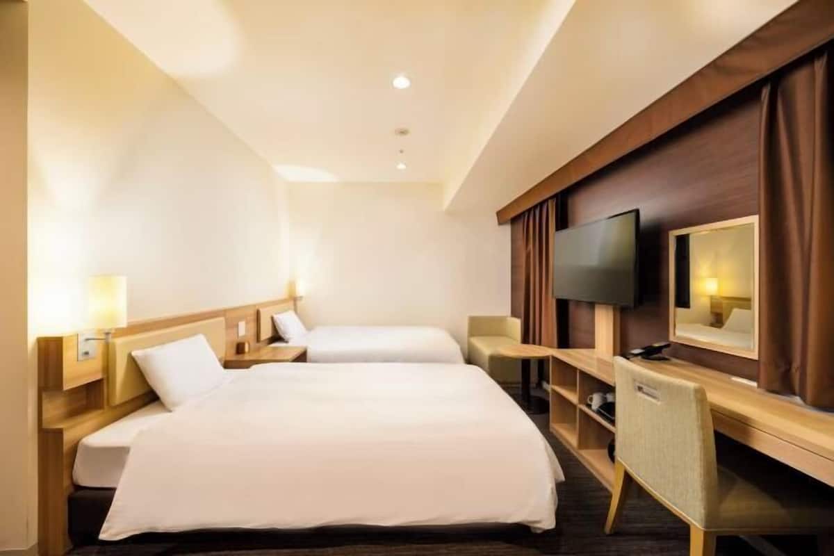 Cofres nos quartos, escrivaninha, cortinas blackout, Wi-Fi de cortesia