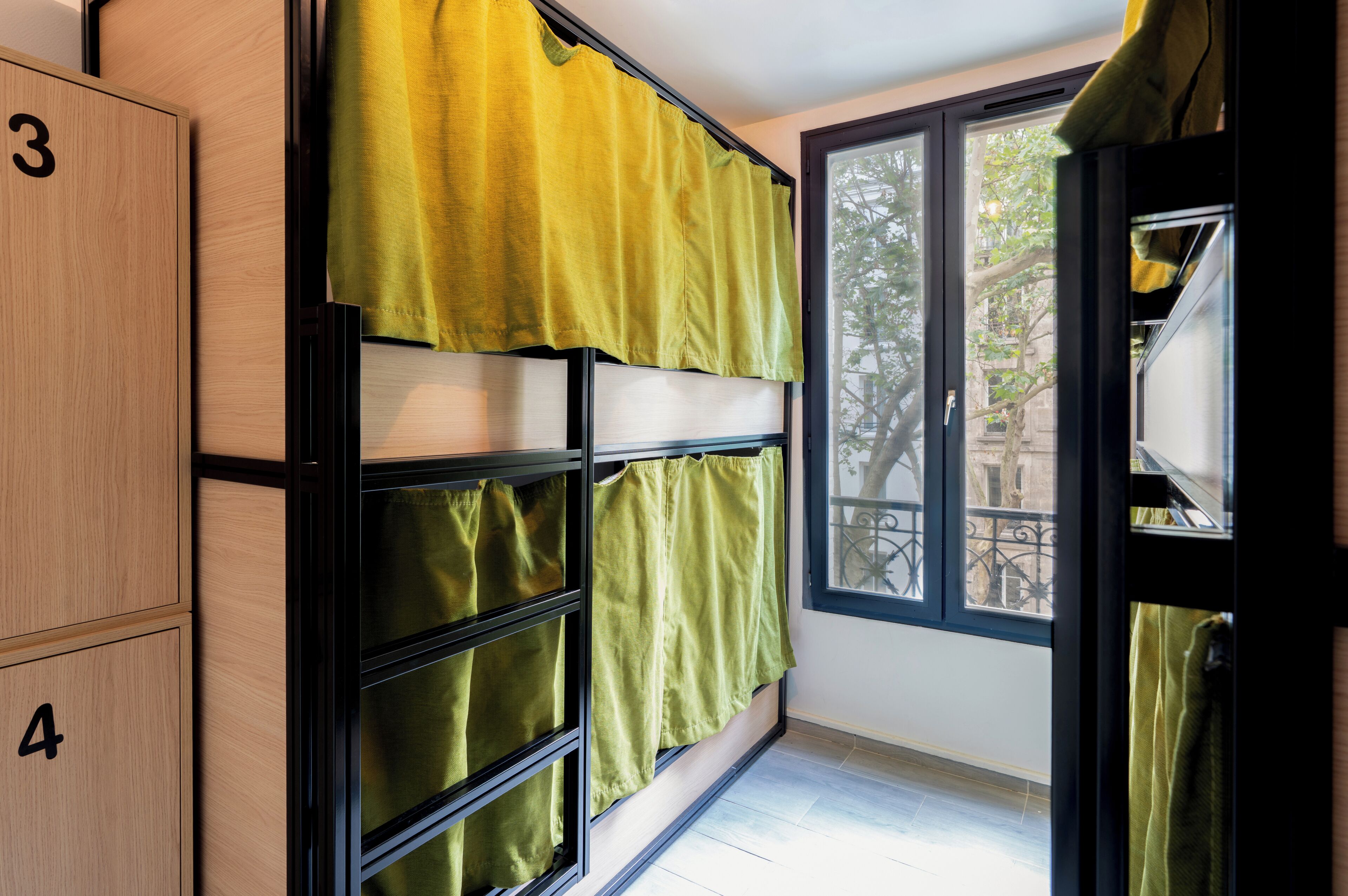 Cofres nos quartos, cortinas blackout, Wi-Fi de cortesia, roupa de cama