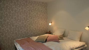 Quarto Duplo, casa de banho privativa (1 double bed and 1 extra bed 80 cm) | Roupa de alta qualidade, camas de colchão pillowtop