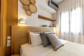 Villa Deluxe, 2 quartos, piscina privativa, vista para a piscina | Roupa hipoalergénica, cofre no quarto, com decoração personalizada 
