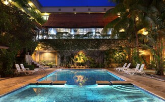Piscina interior, piscina exterior 