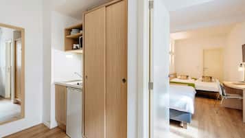 Studio 4 people | Roupas de cama premium, escrivaninha, ferros/tábuas de passar roupa