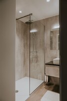 Quarto solteiro standard | Chuveiro
