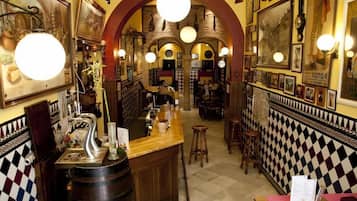 Café da manhã, almoço e jantar; culinária local