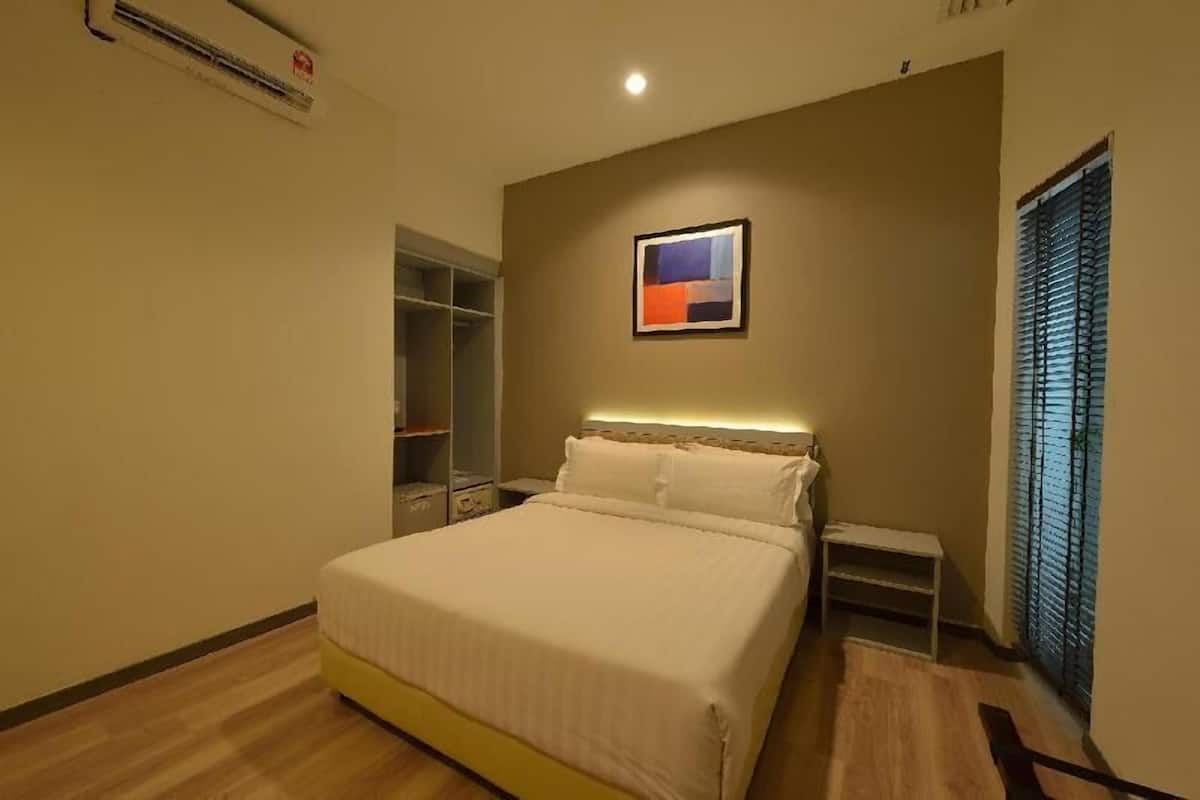 Frigobar, cofres nos quartos, escrivaninha, Wi-Fi de cortesia