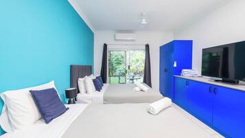 Quarto duplo luxo | Ferros/tábuas de passar roupa, Wi-Fi de cortesia, roupa de cama