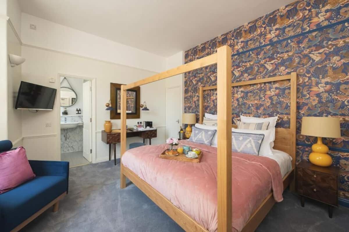 Quarto Duplo Deluxe (King) | Lençóis de algodão egípcio, roupa de alta qualidade, secretária