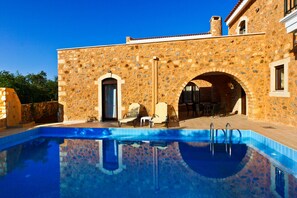 Villa, 3 quartos, piscina privativa | Quartos insonorizados, ferro/tábua de engomar, Wi-fi grátis 