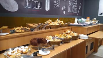 Pequeno-almoço tipo buffet diário (53.00 BRL por pessoa)