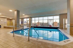 Piscina interior, piscina exterior 
