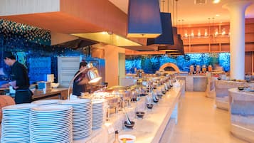 Pequeno-almoço tipo buffet diário (530 THB por pessoa)