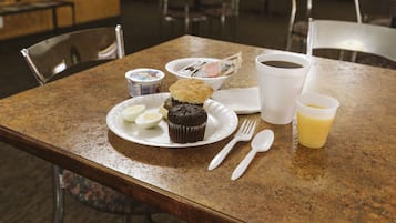 Pequeno-almoço self-service diário incluído