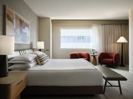 Suíte, 1 cama King (Additional Living Area) | Lençóis italianos Frette, roupas de cama premium, edredons de pluma