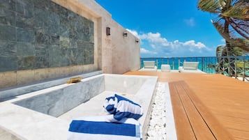 Panoramic Ocean View | Roupa hipoalergénica, minibar, cofre no quarto, secretária