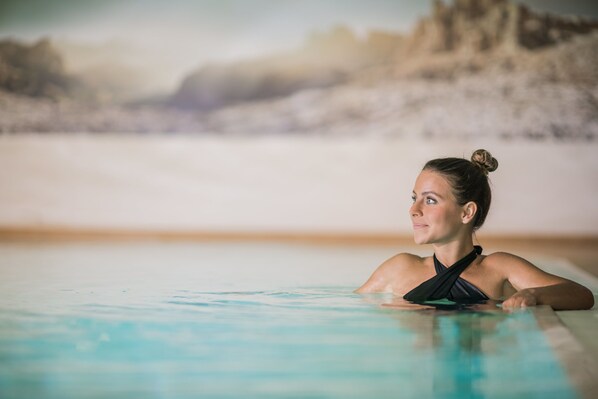 Piscina interna, piscina externa sazonal