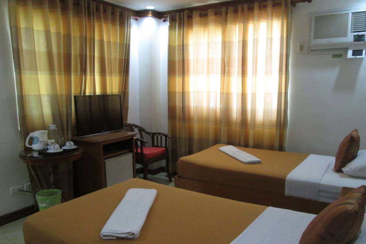Quarto Superior | Cofre no quarto, camas desdobráveis