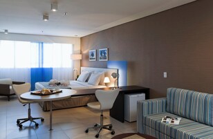 Suíte Casal - 1 Cama King | Minibar, cofre no quarto, cortinas/cortinados opacos, Wi-fi grátis