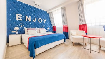 1 quarto, cofres nos quartos, escrivaninha, quartos à prova de som