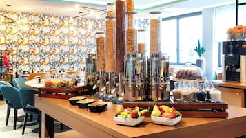 Pequeno-almoço tipo buffet mediante uma taxa nos dias úteis