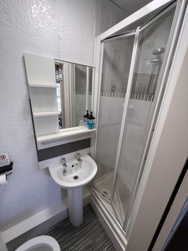 Delovely Hotel - Blackpool