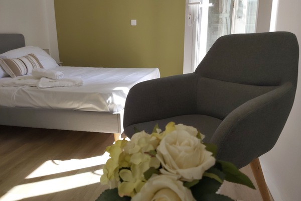 Quarto Duplo Económico, varanda | Roupa de alta qualidade, cofre no quarto, com decoração personalizada