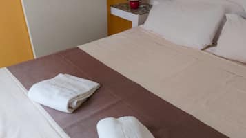 Estúdio clássico, 1 quarto, vista para a cidade | 1 quarto, roupas de cama premium, cofres nos quartos