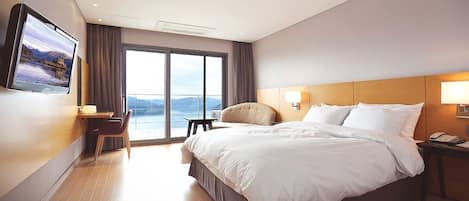 Quarto casal standard | Roupas de cama premium, edredons de pluma, cofres nos quartos