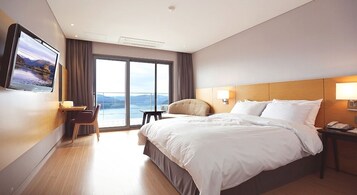 Quarto casal standard | Roupas de cama premium, edredons de pluma, cofres nos quartos