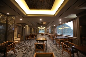 Café da manhã completo todos os dias (KRW 12000 por pessoa) 