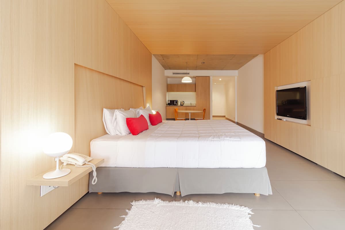 Suite Deluxe | Edredões de penas, camas de colchão pillowtop 