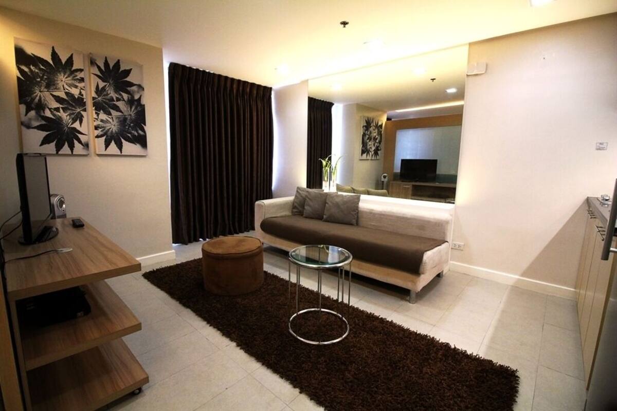 Suite-Estúdio Executiva, 1 quarto, Vista para a cidade (Prime) | Sala de estar | Televisor LED de 32 polegadas com canais por cabo, televisor 