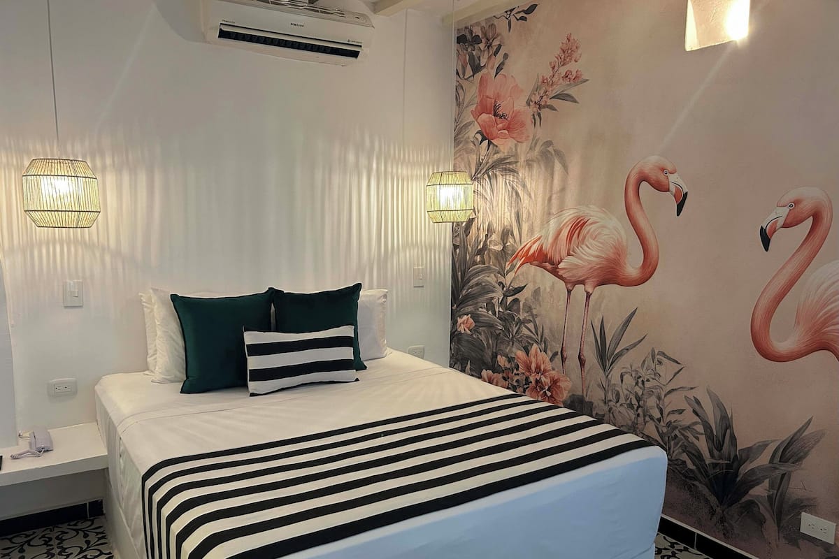 Quarto standard | Cofres nos quartos, Wi-Fi de cortesia, roupa de cama