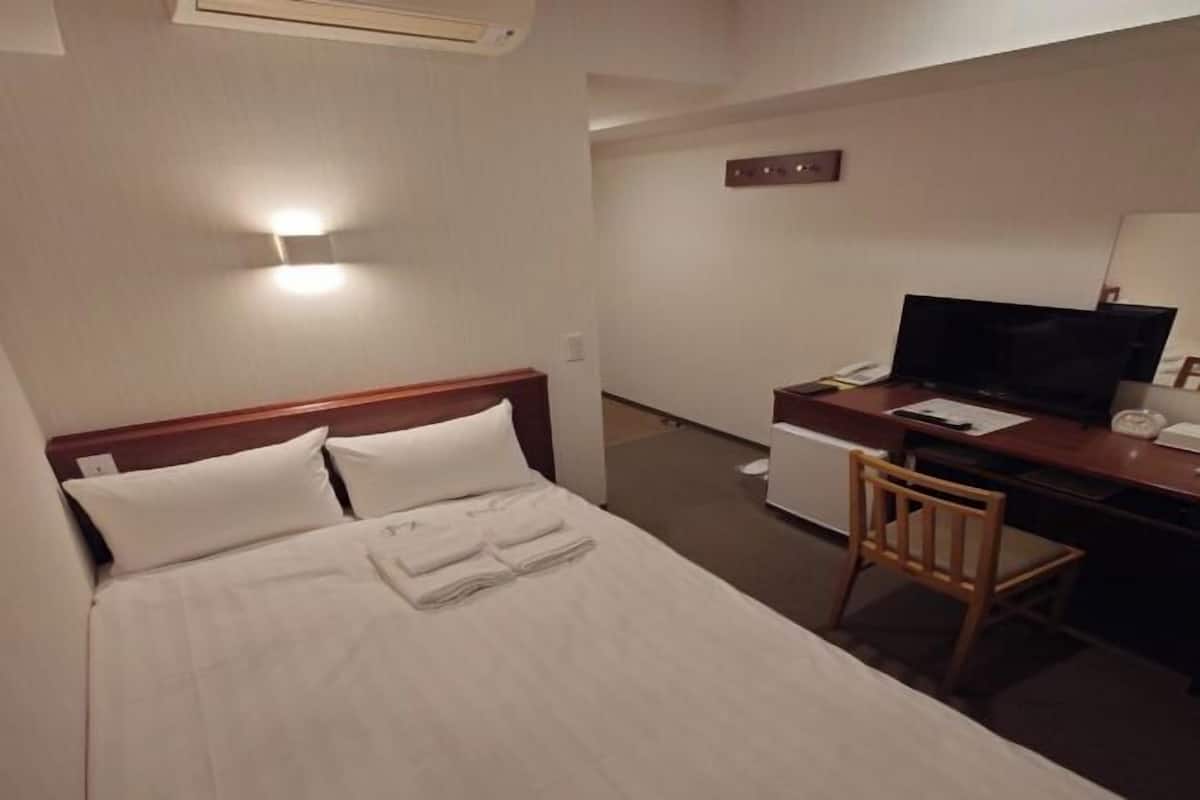 Secretária, Wi-fi grátis, roupa de cama fornecida