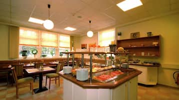 Café da manhã com buffet todos os dias (EUR 15 por pessoa)