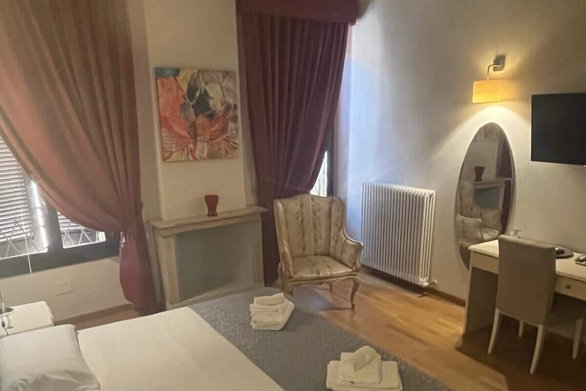 Quarto Duplo | Minibar, secretária, quartos insonorizados, Wi-fi grátis