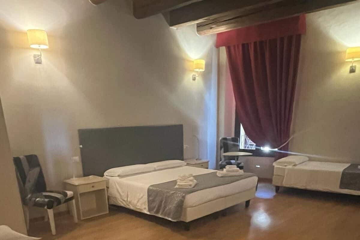 Minibar, secretária, quartos insonorizados, Wi-fi grátis