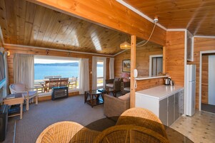 Casa, 3 quartos, junto ao lago | Cozinha privada | Um frigorífico, um micro-ondas, uma cafeteira/bule 