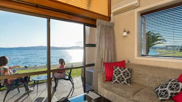 Apartamento, 2 quartos, junto ao lago | 1 quarto, secretária, cortinas/cortinados opacos