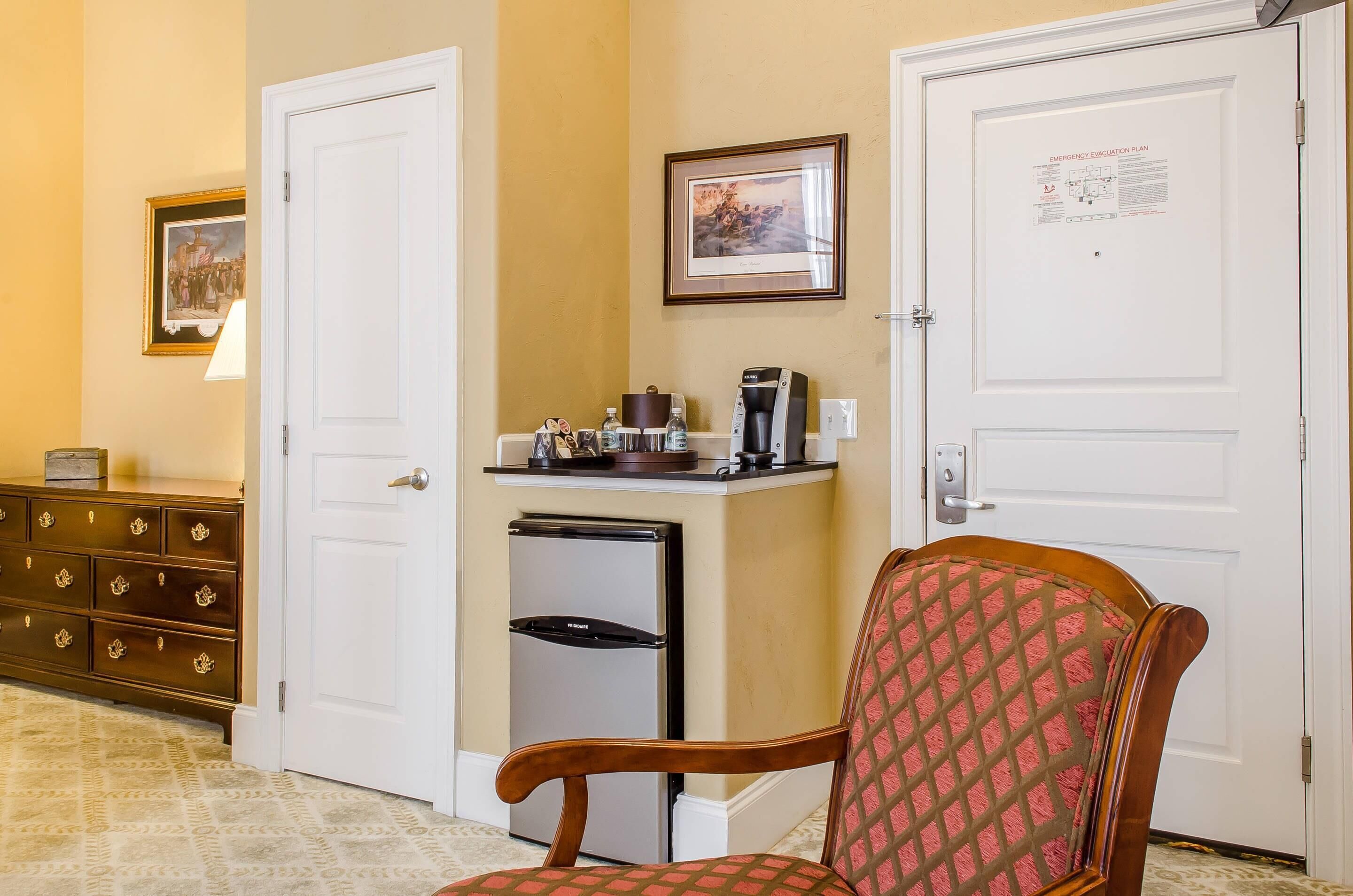 Suite, 1 cama king-size e sofá-cama, não fumadores | Secretária, quartos insonorizados, ferro/tábua de engomar, Wi-fi grátis 