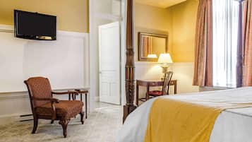 Suite, 1 cama king-size e sofá-cama, não fumadores | Secretária, quartos insonorizados, ferro/tábua de engomar, Wi-fi grátis