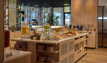 Café da manhã com buffet todos os dias mediante uma taxa