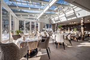 Café da manhã, almoço e jantar; local e internacional 