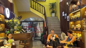 Área de estar no saguão