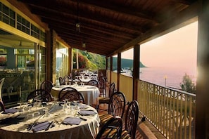 2 restaurantes, cozinha local