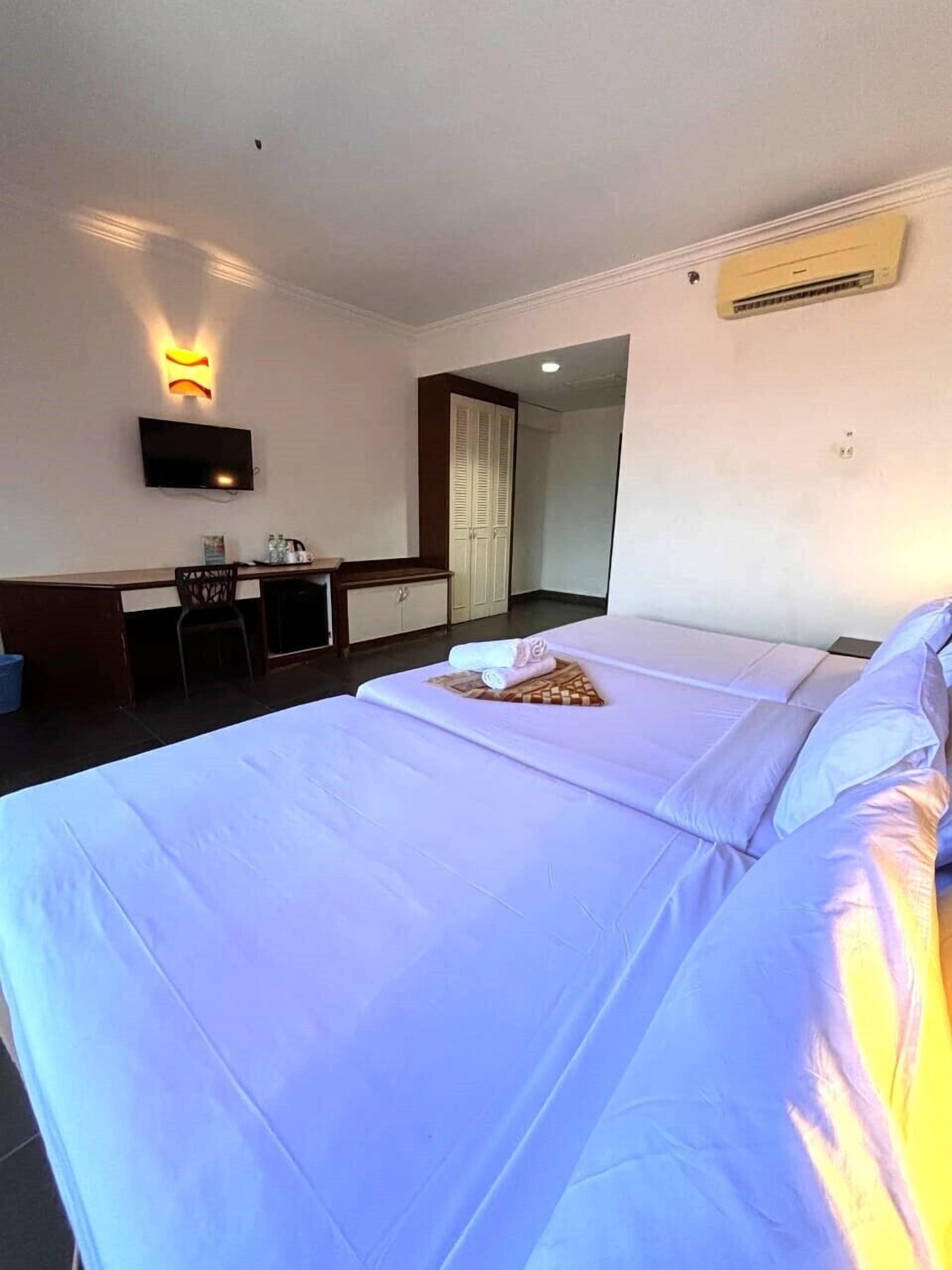 Quarto Triplo Deluxe | Cofre no quarto, com mobília individualizada, secretária 